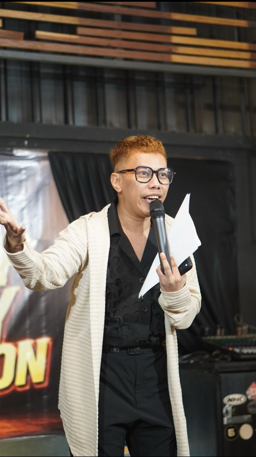 Pandu Panggung Standup Competition, Zigal Yakin Stand Up Comedy Wajo ...